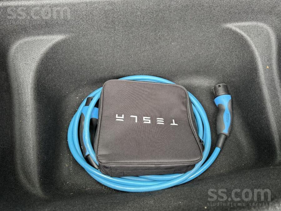 White Tesla Model Y 2022 in Riga, with an engine capacity of 0.00 L and mileage of 109 thousand km for 31900 €, photo 15 on AUTOMOTO.COM.LV