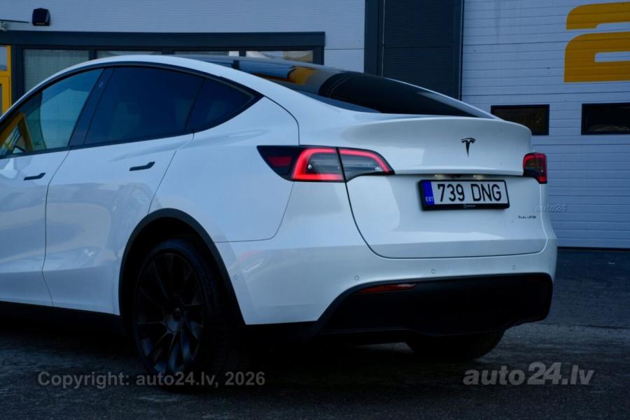 Balts Tesla Model Y 2021 Tallina, ar dzinēja tilpumu 0.00 L un nobraukumu 89 tūkst. km par 29990 €, foto 2 vietnē AUTOMOTO.COM.LV