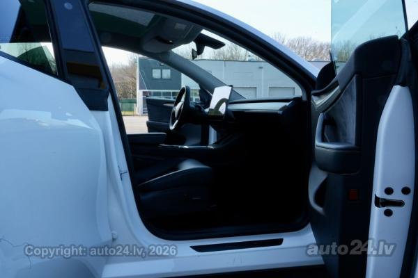 Balts Tesla Model Y 2021 Tallina, ar dzinēja tilpumu 0.00 L un nobraukumu 89 tūkst. km par 29990 €, foto 11 vietnē AUTOMOTO.COM.LV