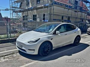 Белый Тесла Модель Y 2021 в Таллин, объемом двигателя 0.00 л и пробегом 122 тыс. км за 30000 €, фото  на AUTOMOTO.COM.LV
