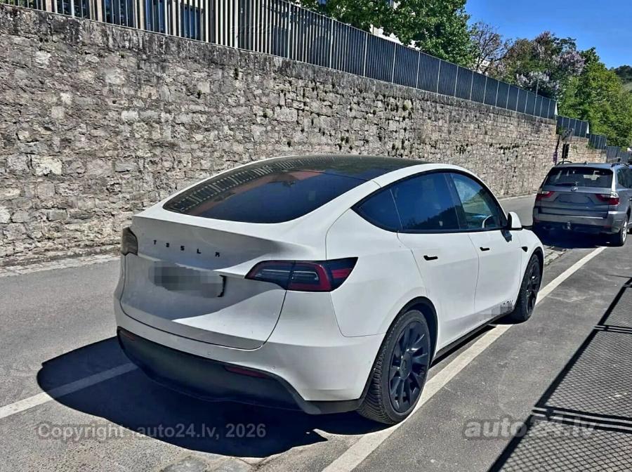Белый Тесла Модель Y 2021 в Таллин, объемом двигателя 0.00 л и пробегом 122 тыс. км за 30000 €, фото 4 на AUTOMOTO.COM.LV