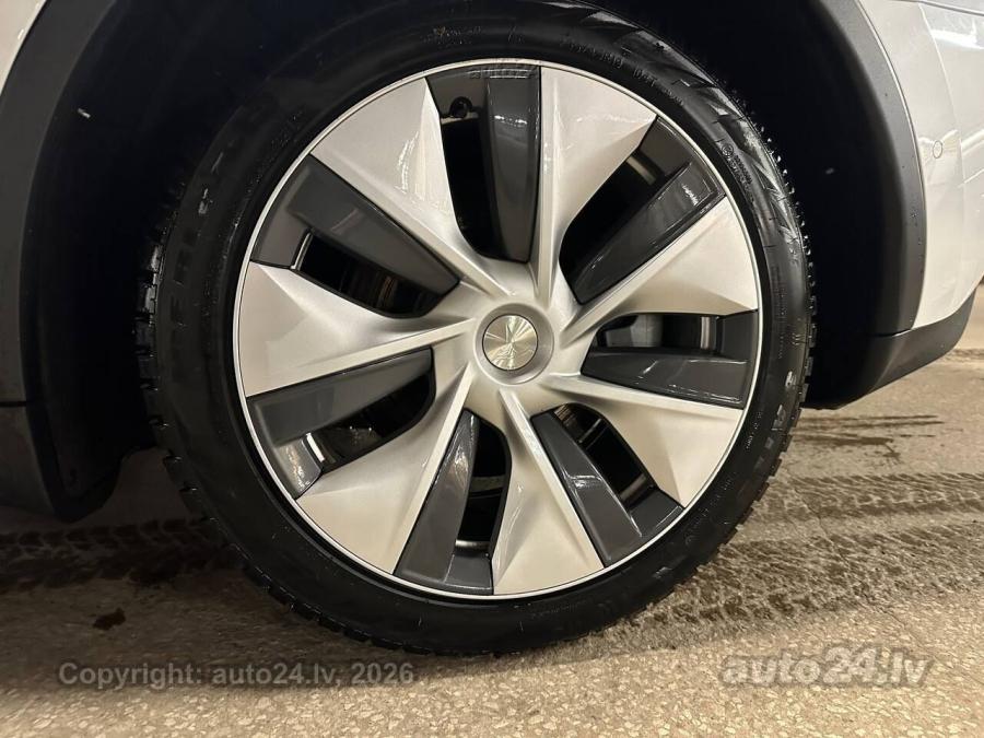 White Tesla Model Y 2021 in Tallinn, with an engine capacity of 0.00 L and mileage of 72 thousand km for 33000 €, photo 13 on AUTOMOTO.COM.LV