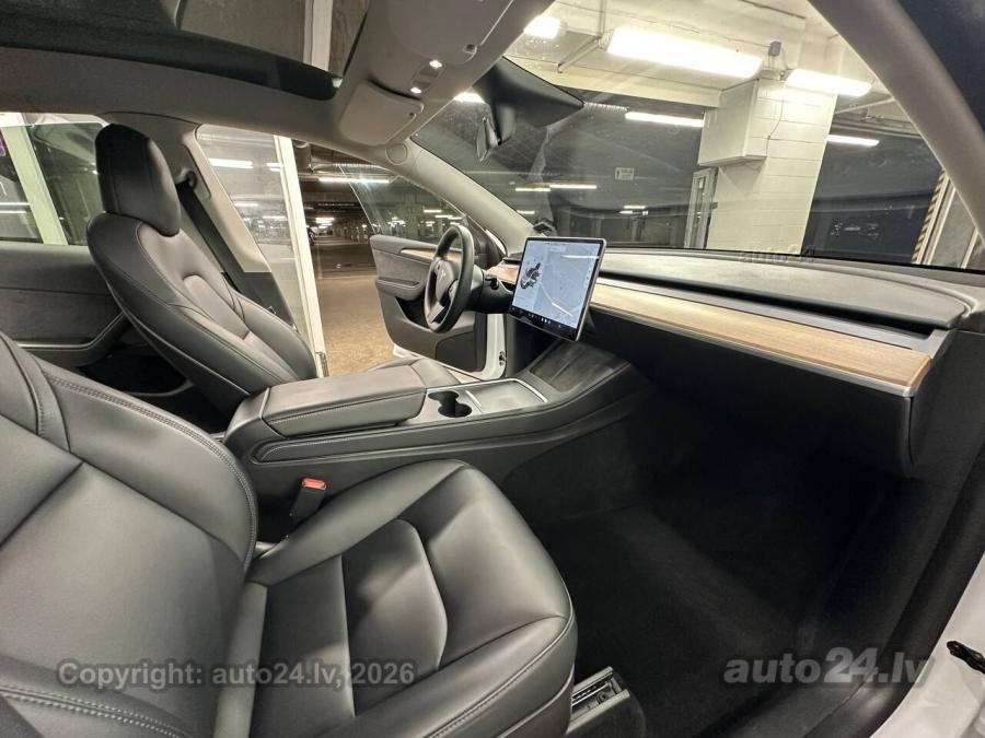 White Tesla Model Y 2021 in Tallinn, with an engine capacity of 0.00 L and mileage of 72 thousand km for 33000 €, photo 15 on AUTOMOTO.COM.LV