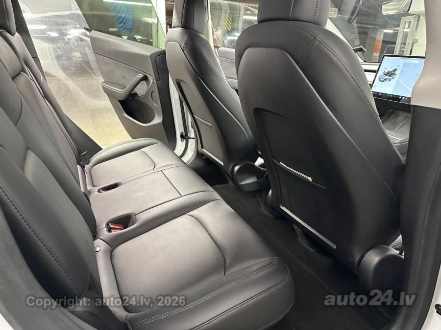 White Tesla Model Y 2021 in Tallinn, with an engine capacity of 0.00 L and mileage of 72 thousand km for 33000 €, photo 18 on AUTOMOTO.COM.LV