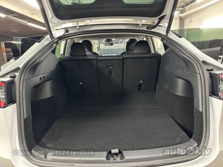 White Tesla Model Y 2021 in Tallinn, with an engine capacity of 0.00 L and mileage of 72 thousand km for 33000 €, photo 19 on AUTOMOTO.COM.LV