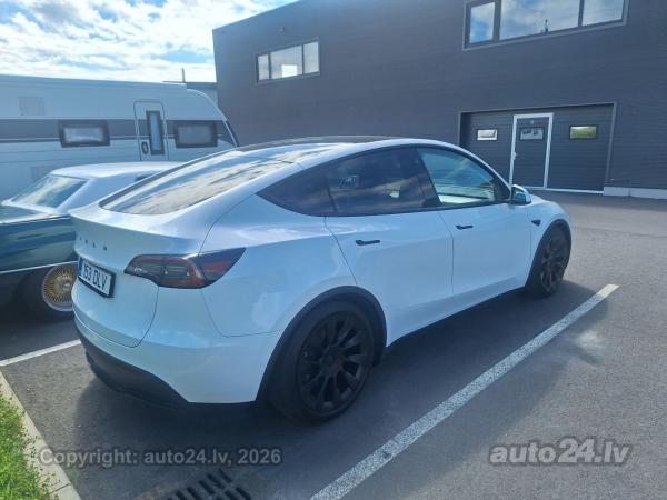 Balts Tesla Model Y 2021 Tallina, ar dzinēja tilpumu 0.00 L un nobraukumu 121 tūkst. km par 29900 €, foto 3 vietnē AUTOMOTO.COM.LV
