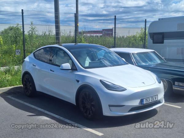 White Tesla Model Y 2021 in Tallinn, with an engine capacity of 0.00 L and mileage of 121 thousand km for 29900 €, photo 1 on AUTOMOTO.COM.LV