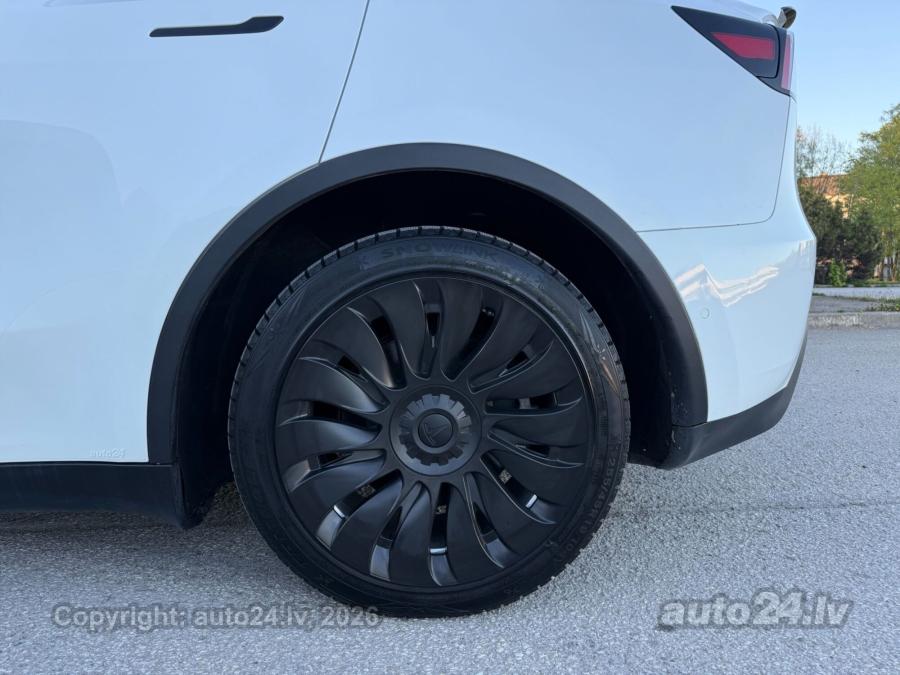Balts Tesla Model Y 2021 Tallina, ar dzinēja tilpumu 0.00 L un nobraukumu 295 tūkst. km par 28900 €, foto 24 vietnē AUTOMOTO.COM.LV