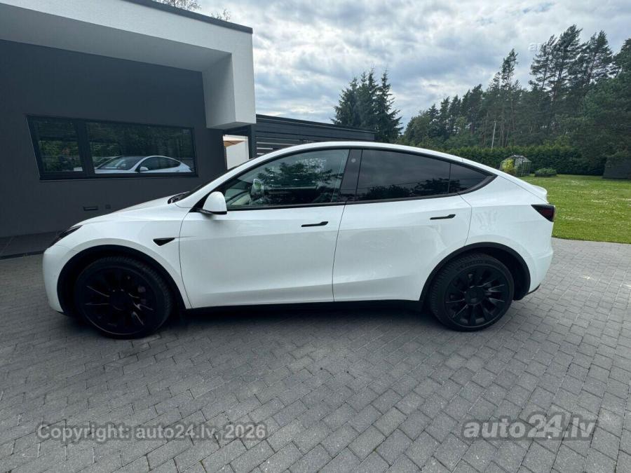 White Tesla Model Y 2022 in Tallinn, with an engine capacity of 0.00 L and mileage of 38 thousand km for 37400 €, photo 2 on AUTOMOTO.COM.LV