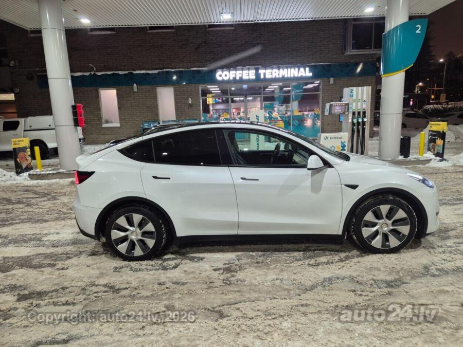 Balts Tesla Model Y 2022 Tallina, ar dzinēja tilpumu 0.00 L un nobraukumu 70 tūkst. km par 26500 €, foto 4 vietnē AUTOMOTO.COM.LV