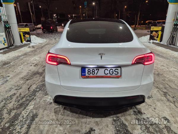 Balts Tesla Model Y 2022 Tallina, ar dzinēja tilpumu 0.00 L un nobraukumu 70 tūkst. km par 26500 €, foto 5 vietnē AUTOMOTO.COM.LV