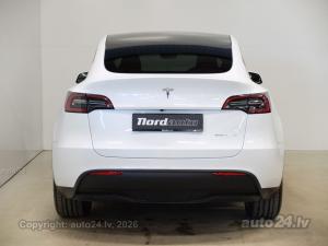 White Tesla Model Y 2022 in Tallinn, with an engine capacity of 0.00 L and mileage of 41 thousand km for 45900 €, photo 5 on AUTOMOTO.COM.LV