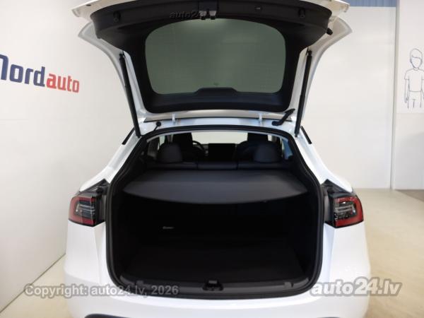 Balts Tesla Model Y 2022 Tallina, ar dzinēja tilpumu 0.00 L un nobraukumu 41 tūkst. km par 45900 €, foto 5 vietnē AUTOMOTO.COM.LV