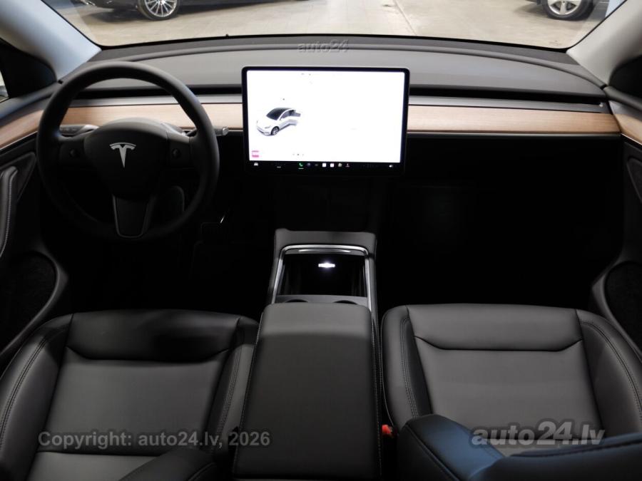 White Tesla Model Y 2022 in Tallinn, with an engine capacity of 0.00 L and mileage of 41 thousand km for 45900 €, photo 7 on AUTOMOTO.COM.LV