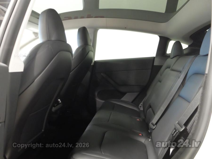 White Tesla Model Y 2022 in Tallinn, with an engine capacity of 0.00 L and mileage of 41 thousand km for 45900 €, photo 9 on AUTOMOTO.COM.LV