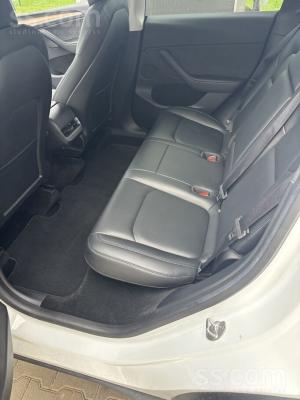 White Tesla Model Y 2022 in Riga, with an engine capacity of 0.00 L and mileage of 112 thousand km for 30900 €, photo 8 on AUTOMOTO.COM.LV