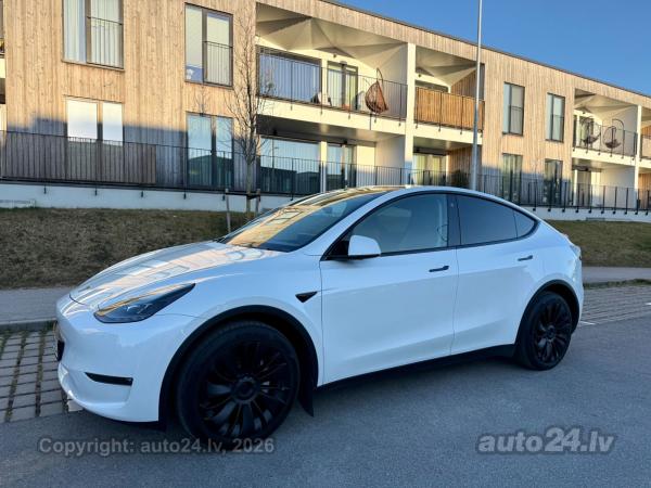 White Tesla Model Y 2023 in Tallinn, with an engine capacity of 0.00 L and mileage of 94 thousand km for 33900 €, photo 4 on AUTOMOTO.COM.LV