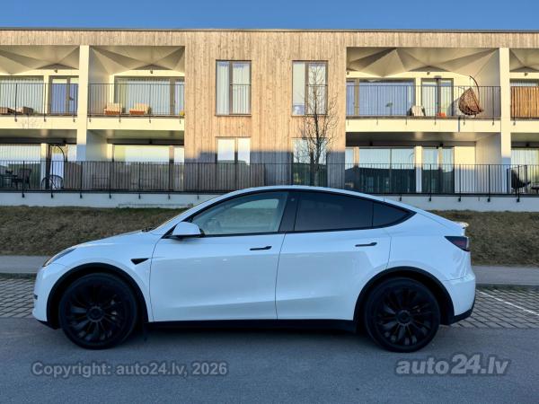 White Tesla Model Y 2023 in Tallinn, with an engine capacity of 0.00 L and mileage of 94 thousand km for 33900 €, photo 6 on AUTOMOTO.COM.LV