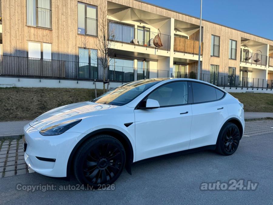 White Tesla Model Y 2023 in Tallinn, with an engine capacity of 0.00 L and mileage of 94 thousand km for 33900 €, photo 5 on AUTOMOTO.COM.LV