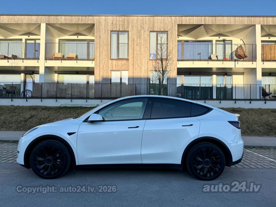White Tesla Model Y 2023 in Tallinn, with an engine capacity of 0.00 L and mileage of 94 thousand km for 33900 €, photo 7 on AUTOMOTO.COM.LV