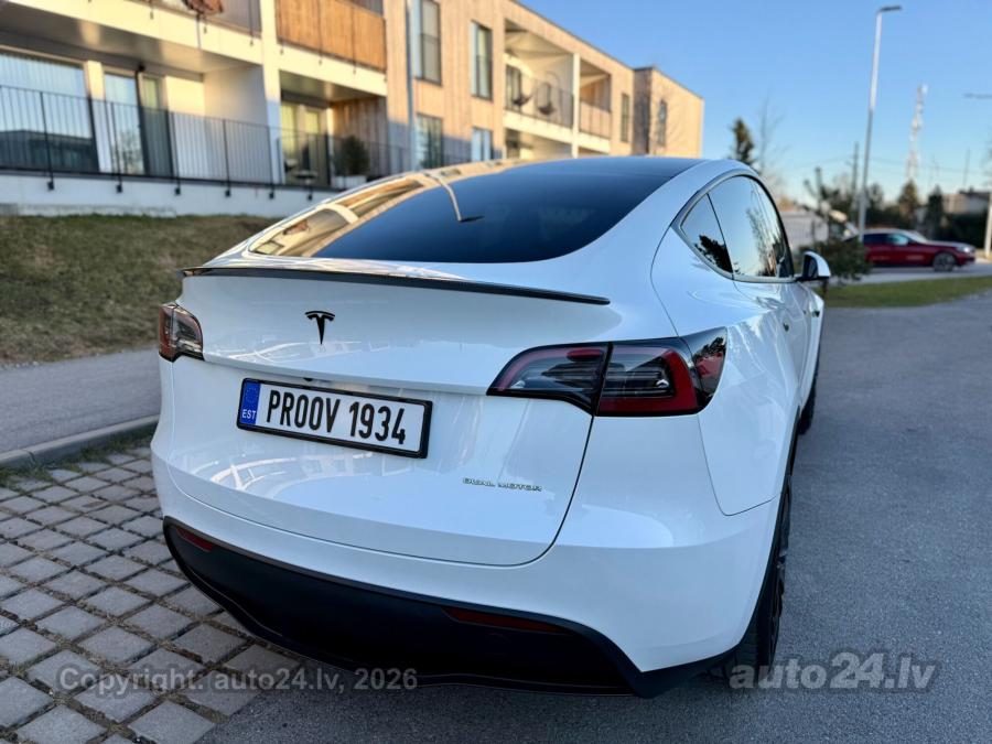 White Tesla Model Y 2023 in Tallinn, with an engine capacity of 0.00 L and mileage of 94 thousand km for 33900 €, photo 8 on AUTOMOTO.COM.LV