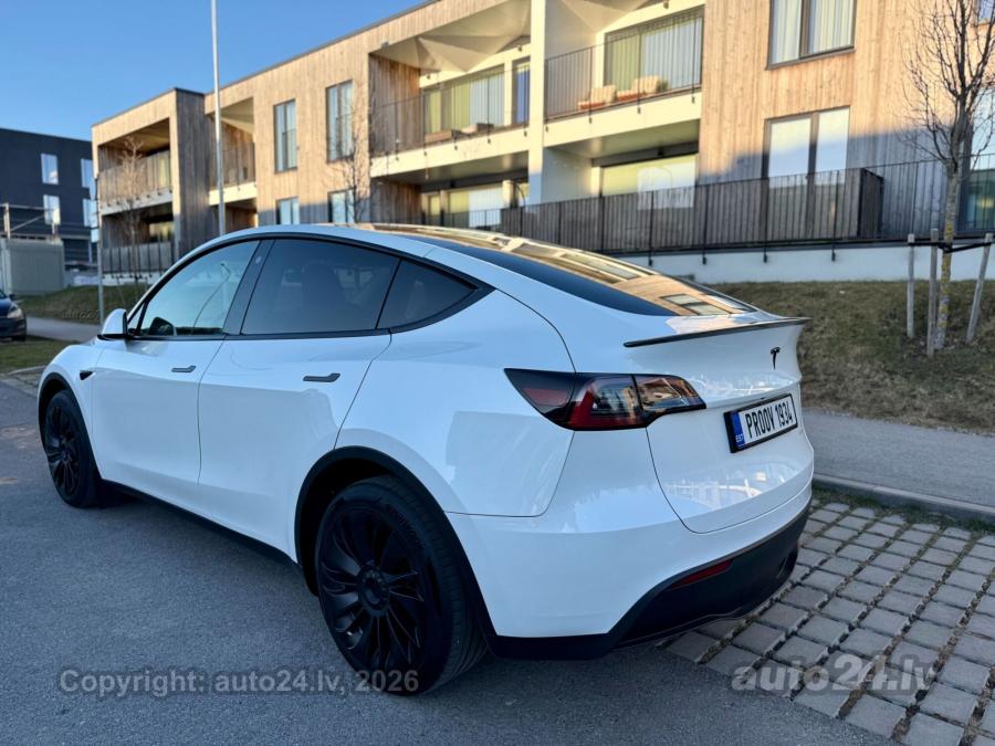 White Tesla Model Y 2023 in Tallinn, with an engine capacity of 0.00 L and mileage of 94 thousand km for 33900 €, photo 9 on AUTOMOTO.COM.LV