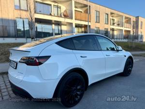 White Tesla Model Y 2023 in Tallinn, with an engine capacity of 0.00 L and mileage of 94 thousand km for 33900 €, photo 10 on AUTOMOTO.COM.LV