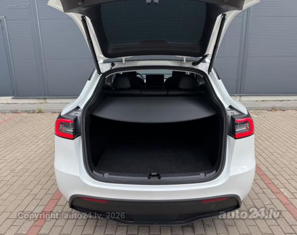 White Tesla Model Y 2023 in Tartu, with an engine capacity of 0.00 L and mileage of 48 thousand km for 35790 €, photo 7 on AUTOMOTO.COM.LV