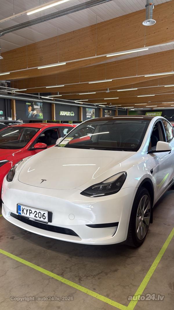 White Tesla Model Y 2023 in Voru, with an engine capacity of 0.00 L and mileage of 59 thousand km for 33890 €, photo 2 on AUTOMOTO.COM.LV