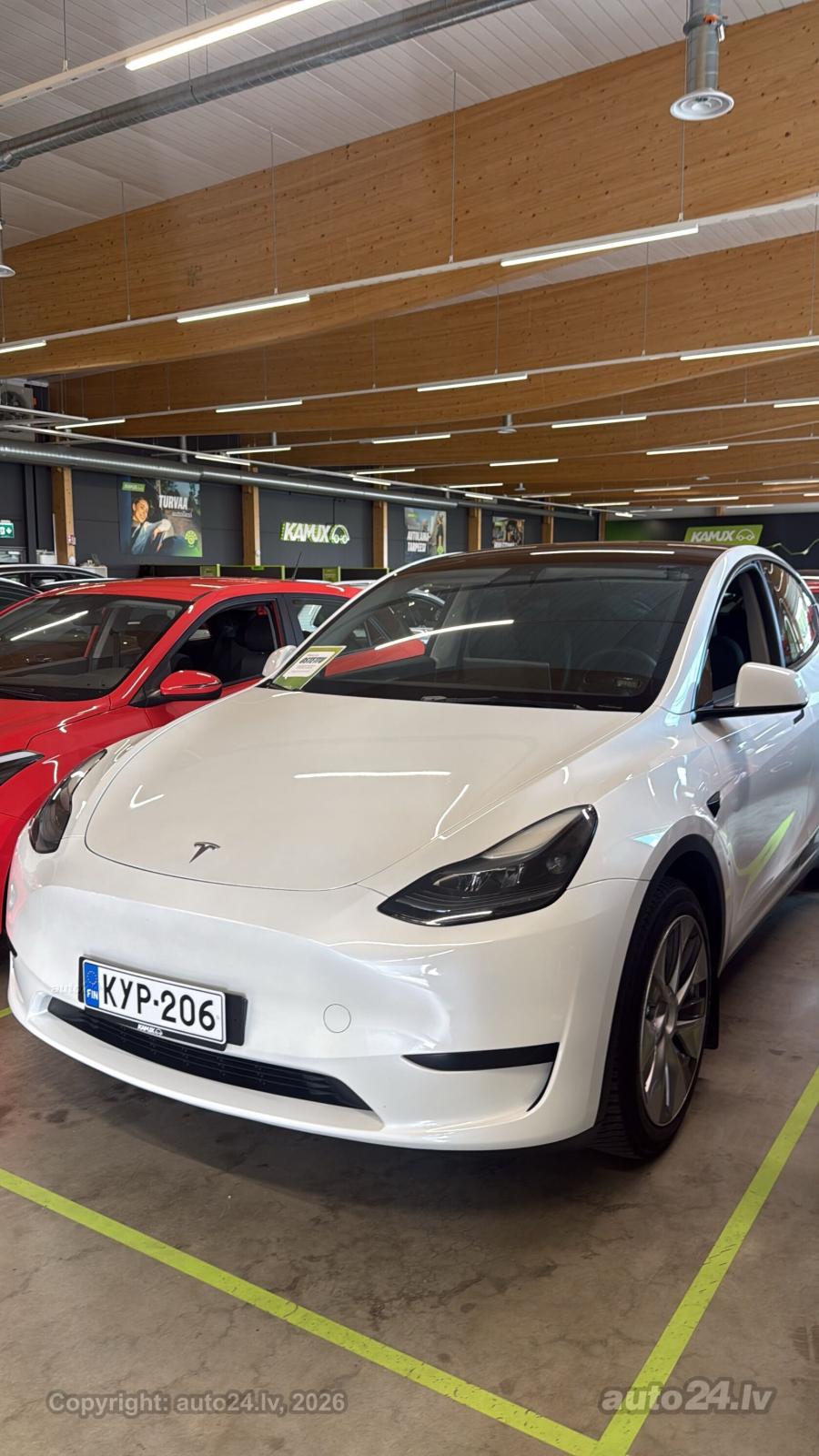 White Tesla Model Y 2023 in Voru, with an engine capacity of 0.00 L and mileage of 59 thousand km for 33890 €, photo 3 on AUTOMOTO.COM.LV