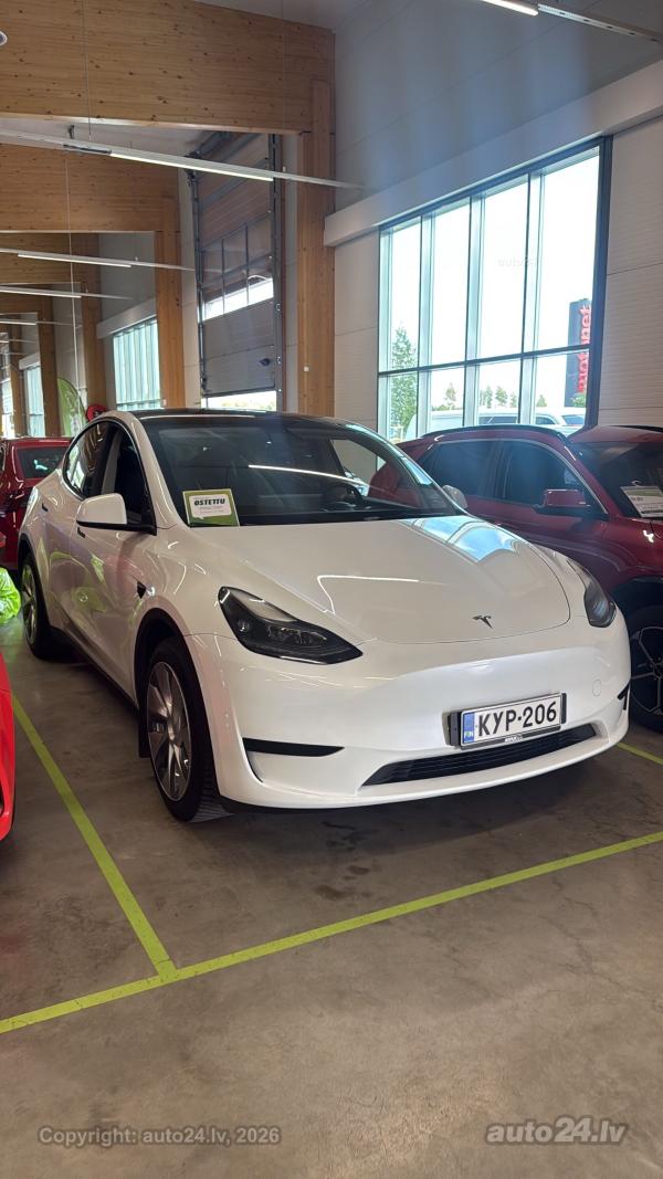 White Tesla Model Y 2023 in Voru, with an engine capacity of 0.00 L and mileage of 59 thousand km for 33890 €, photo 3 on AUTOMOTO.COM.LV