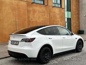 White Tesla Model Y 2023 in Tallinn, with an engine capacity of 0.00 L and mileage of 99 thousand km for 33700 €, photo 3 on AUTOMOTO.COM.LV