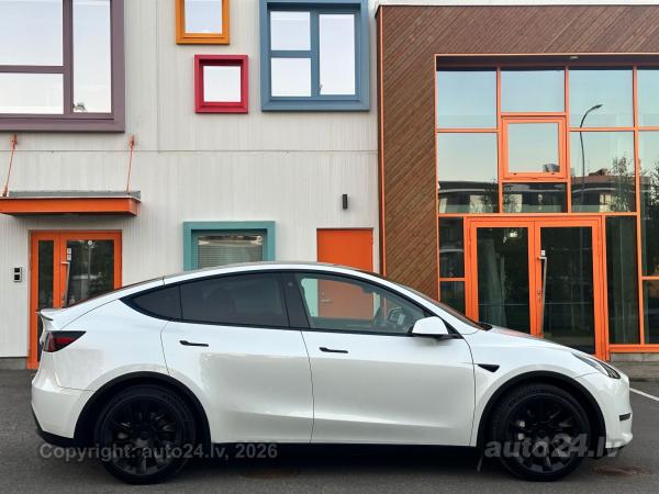 White Tesla Model Y 2023 in Tallinn, with an engine capacity of 0.00 L and mileage of 169 thousand km for 25900 €, photo 4 on AUTOMOTO.COM.LV