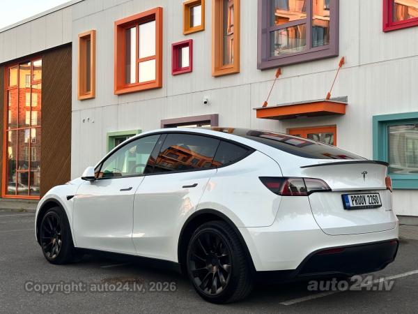 White Tesla Model Y 2023 in Tallinn, with an engine capacity of 0.00 L and mileage of 169 thousand km for 25900 €, photo 8 on AUTOMOTO.COM.LV