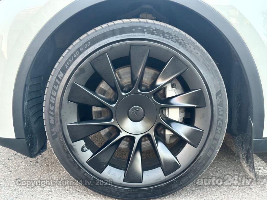 Balts Tesla Model Y 2023 Tallina, ar dzinēja tilpumu 0.00 L un nobraukumu 169 tūkst. km par 25900 €, foto 10 vietnē AUTOMOTO.COM.LV