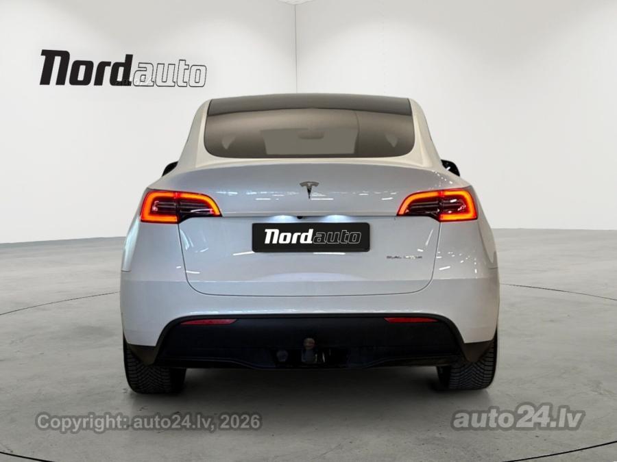 White Tesla Model Y 2024 in Tallinn, with an engine capacity of 0.00 L and mileage of 68 thousand km for 39900 €, photo 5 on AUTOMOTO.COM.LV