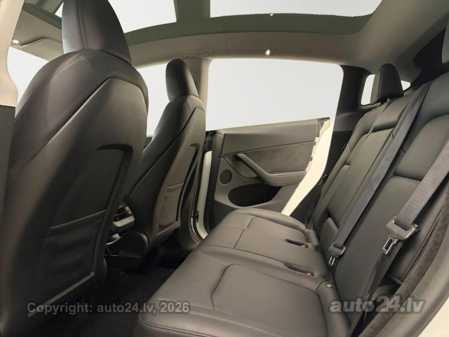 White Tesla Model Y 2024 in Tallinn, with an engine capacity of 0.00 L and mileage of 68 thousand km for 39900 €, photo 7 on AUTOMOTO.COM.LV