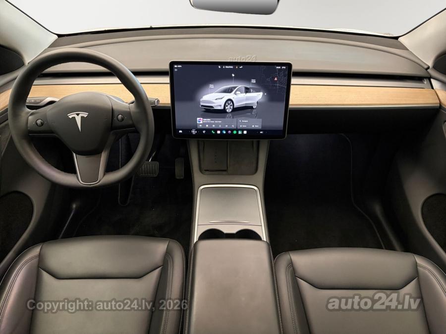 White Tesla Model Y 2024 in Tallinn, with an engine capacity of 0.00 L and mileage of 68 thousand km for 39900 €, photo 8 on AUTOMOTO.COM.LV