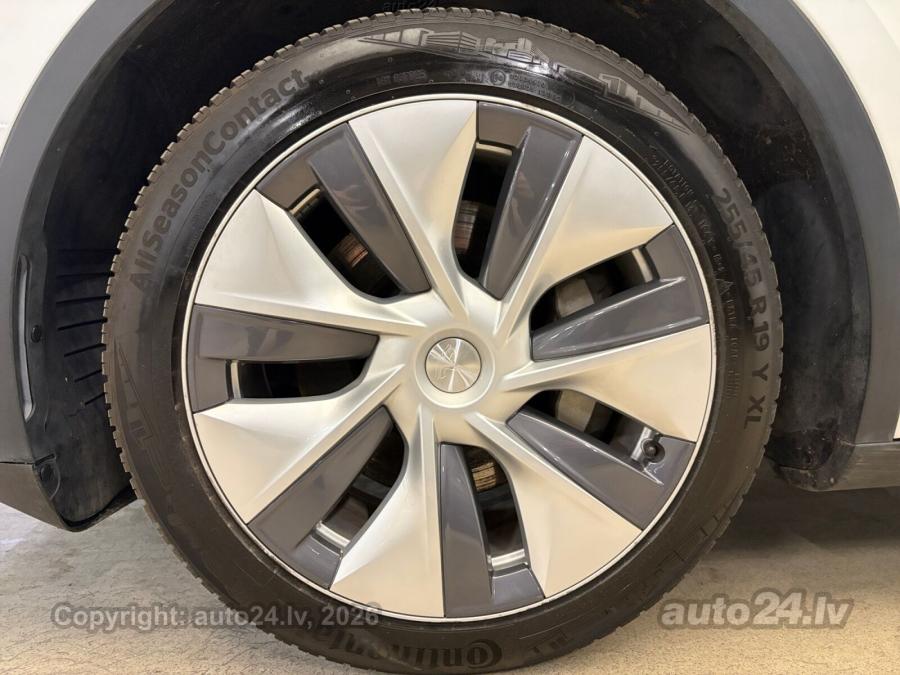 White Tesla Model Y 2024 in Tallinn, with an engine capacity of 0.00 L and mileage of 68 thousand km for 39900 €, photo 9 on AUTOMOTO.COM.LV