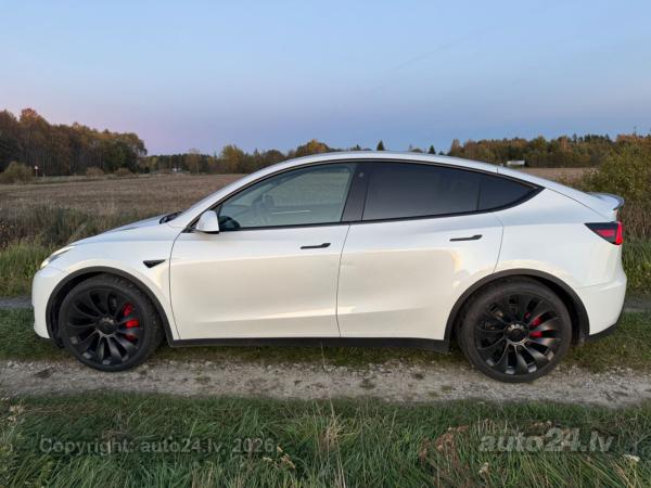 White Tesla Model Y 2024 in Tallinn, with an engine capacity of 0.00 L and mileage of 28 thousand km for 43500 €, photo 7 on AUTOMOTO.COM.LV