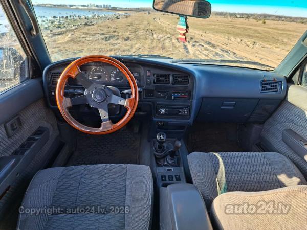 Melns Toyota 4Runner 1993 Tallina, ar dzinēja tilpumu 3.00 L un nobraukumu 250 tūkst. km par 4000 €, foto 6 vietnē AUTOMOTO.COM.LV