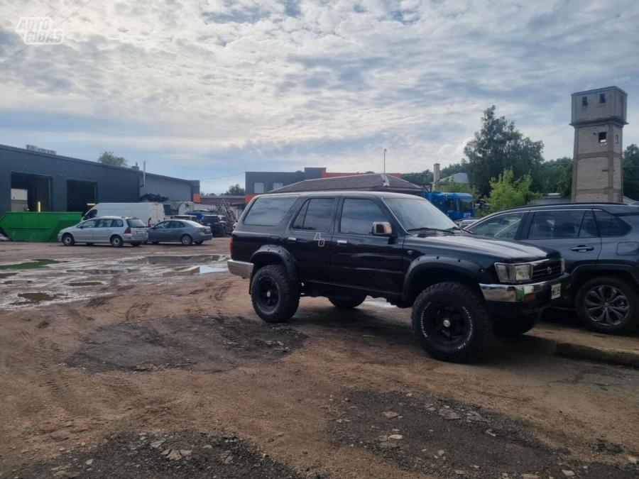 Black Toyota 4Runner 1994 in Taurage, with an engine capacity of 2.40 L and mileage of 288 thousand km for 8000 €, photo 1 on AUTOMOTO.COM.LV