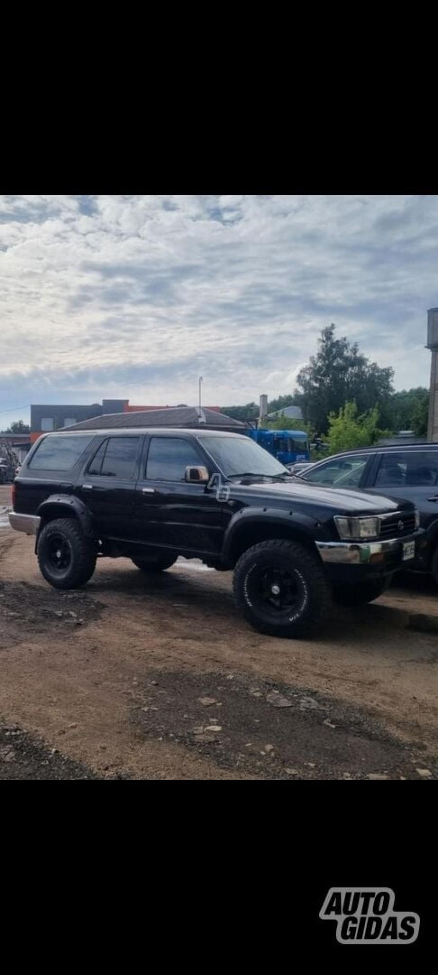 Black Toyota 4Runner 1994 in Taurage, with an engine capacity of 2.40 L and mileage of 288 thousand km for 8000 €, photo 2 on AUTOMOTO.COM.LV