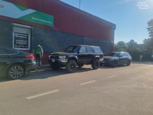 Black Toyota 4Runner 1994 in Taurage, with an engine capacity of 2.40 L and mileage of 288 thousand km for 8000 €, photo 5 on AUTOMOTO.COM.LV