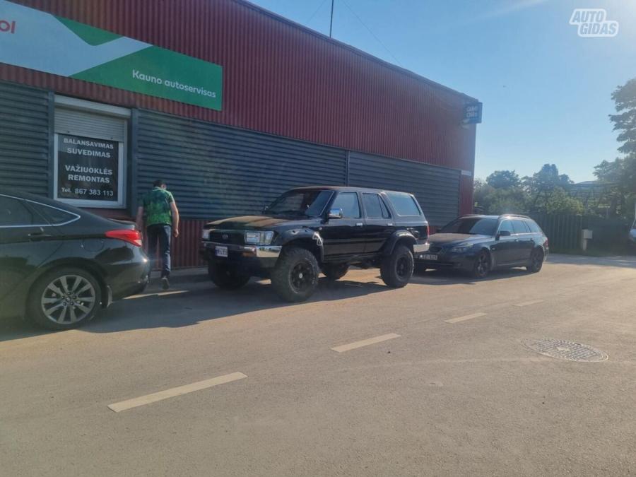 Black Toyota 4Runner 1994 in Taurage, with an engine capacity of 2.40 L and mileage of 288 thousand km for 8000 €, photo 5 on AUTOMOTO.COM.LV