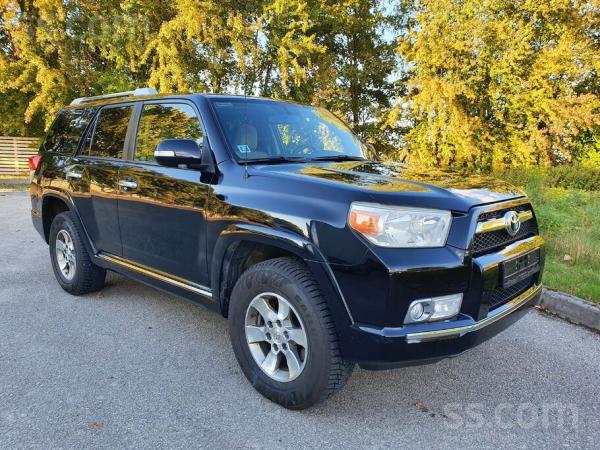 Melns Toyota 4Runner 2012 Rīga, ar dzinēja tilpumu 4.00 L un nobraukumu 318 tūkst. km par 18500 €, foto 2 vietnē AUTOMOTO.COM.LV
