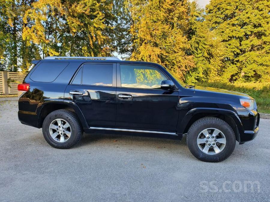 Melns Toyota 4Runner 2012 Rīga, ar dzinēja tilpumu 4.00 L un nobraukumu 326 tūkst. km par 18500 €, foto 1 vietnē AUTOMOTO.COM.LV