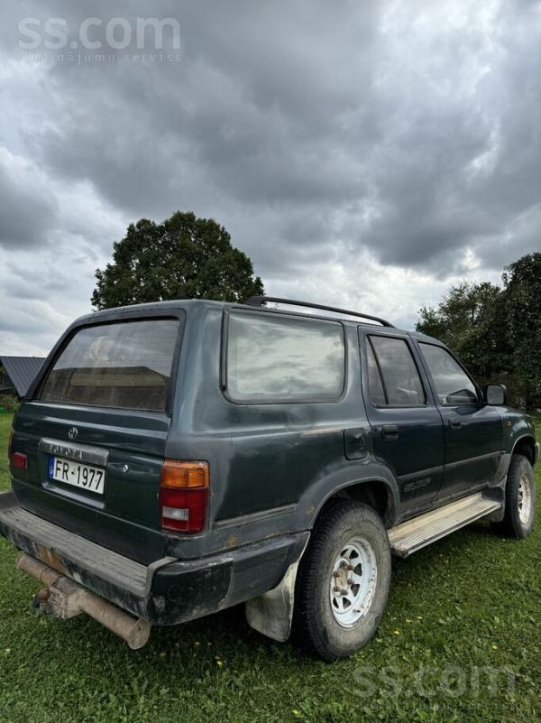 Zaļš Toyota 4Runner 1993 Saldus, ar dzinēja tilpumu 2.40 L un nobraukumu 370 tūkst. km par 3600 €, foto 1 vietnē AUTOMOTO.COM.LV