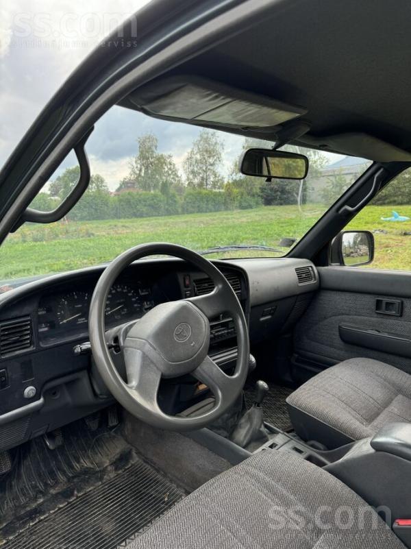 Zaļš Toyota 4Runner 1993 Saldus, ar dzinēja tilpumu 2.40 L un nobraukumu 370 tūkst. km par 3600 €, foto 3 vietnē AUTOMOTO.COM.LV