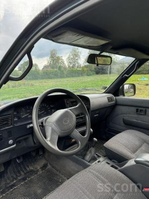 Zaļš Toyota 4Runner 1993 Saldus, ar dzinēja tilpumu 2.40 L un nobraukumu 370 tūkst. km par 3600 €, foto 4 vietnē AUTOMOTO.COM.LV